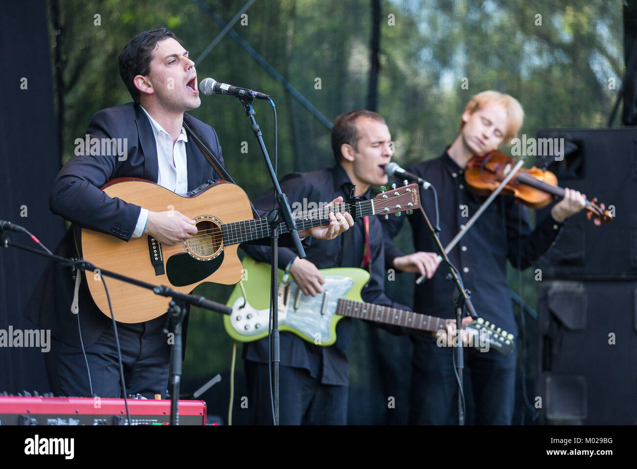 The American singer, songwriter and musician Luke Elliot performs a ...