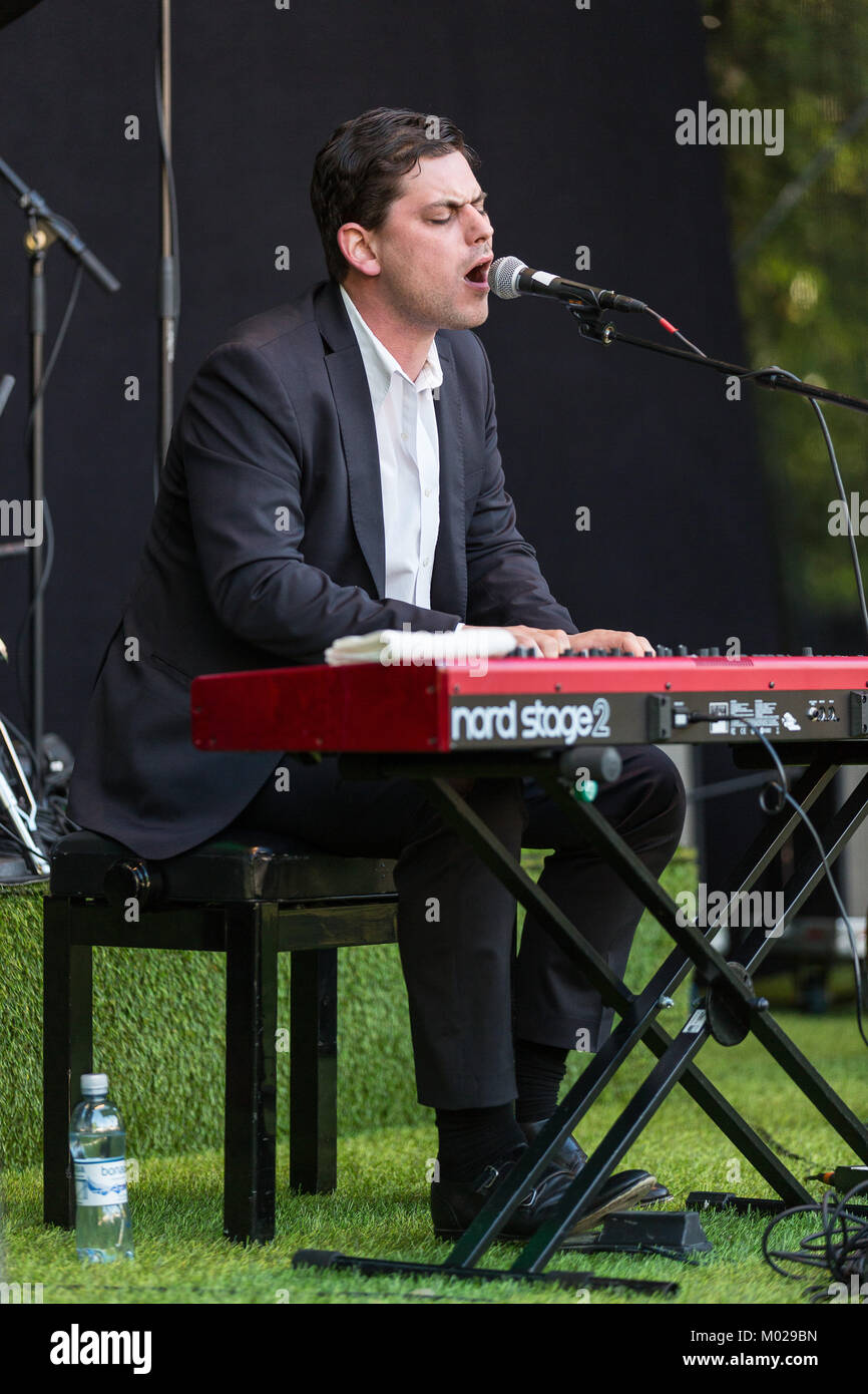 The American singer, songwriter and musician Luke Elliot performs a ...