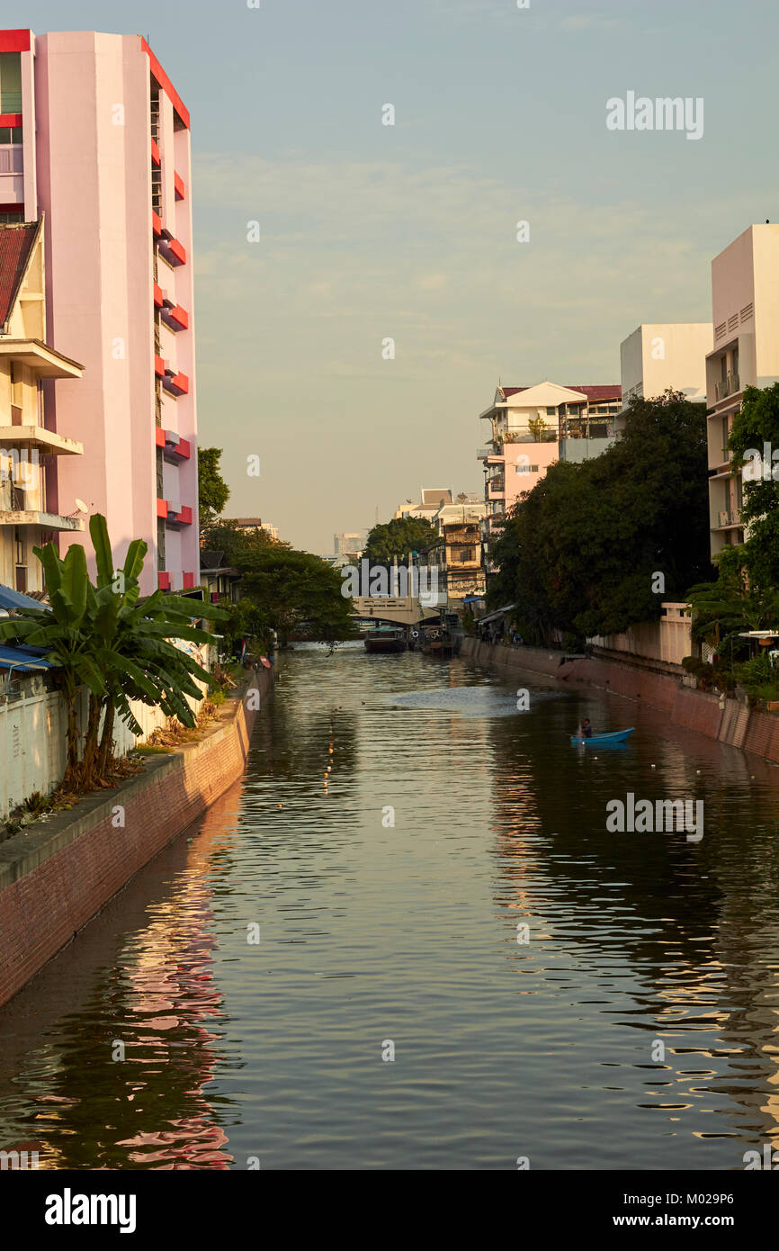 Khlong boats hi-res stock photography and images - Alamy