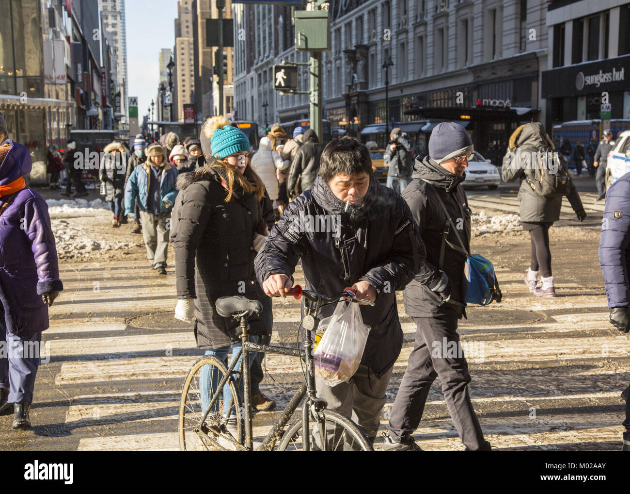 People Bundled Up Winter High Resolution Stock Photography and Images ...