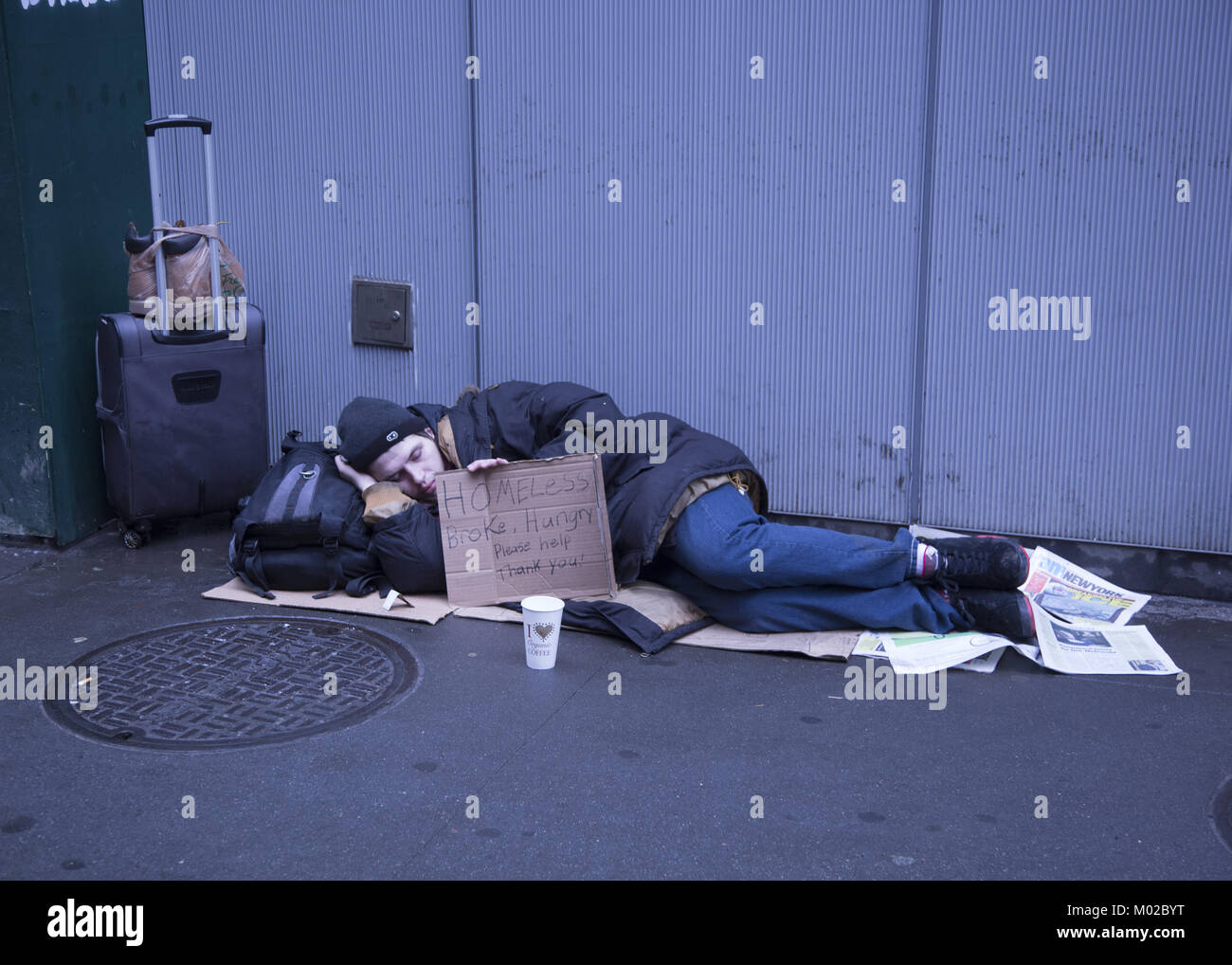 Ny nyc new york city manhattan homeless homelessness alone hi-res stock ...
