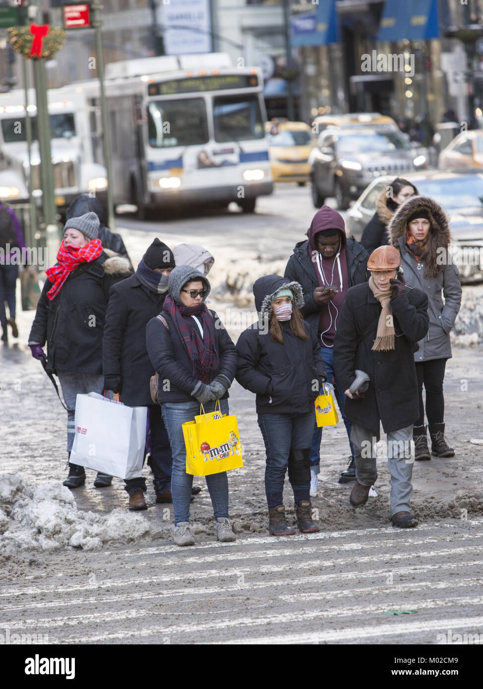 People bundled up on a cold winter day in midtown Manhattan Stock Photo ...