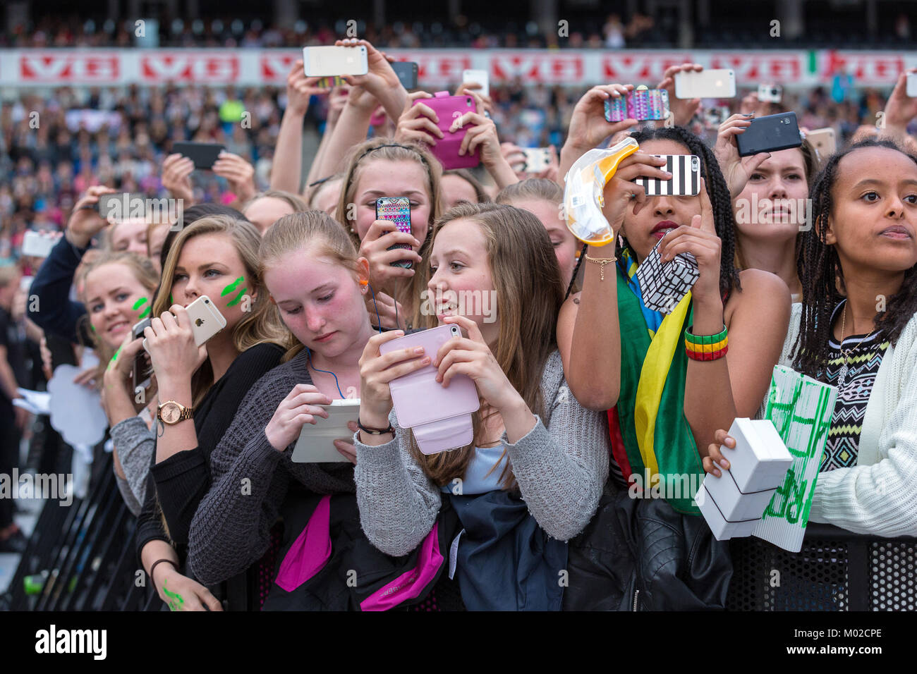 Ecstatic and enthusiastic teenage fans of the British-Irish boy and pop ...