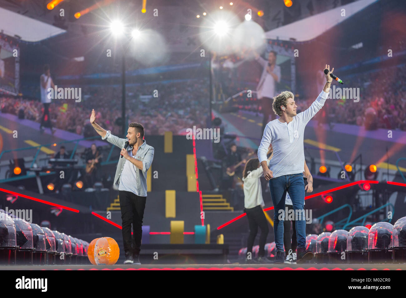 English irish boy pop band hi-res stock photography and images - Alamy