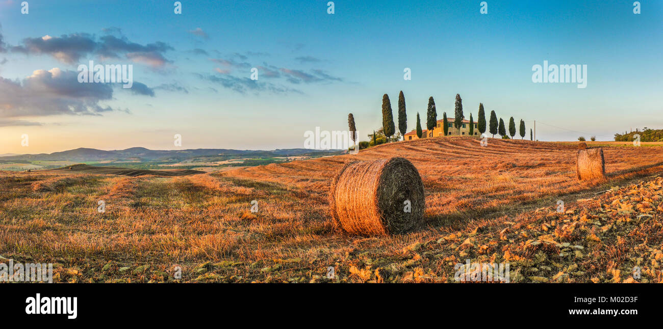Panoramic view of beautiful Tuscany landscape with traditional farm ...