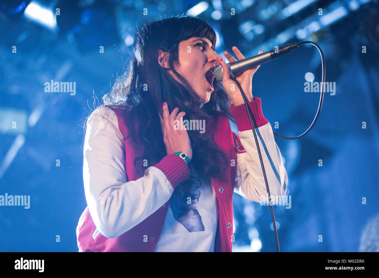 Samsaya singer hi-res stock photography and images - Alamy