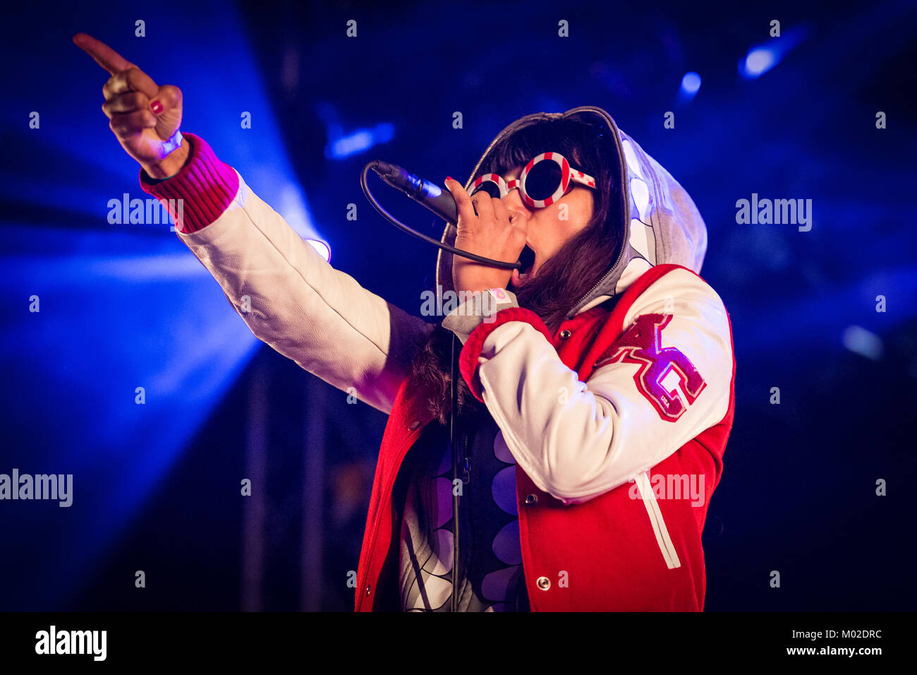 Samsaya singer hi-res stock photography and images - Alamy