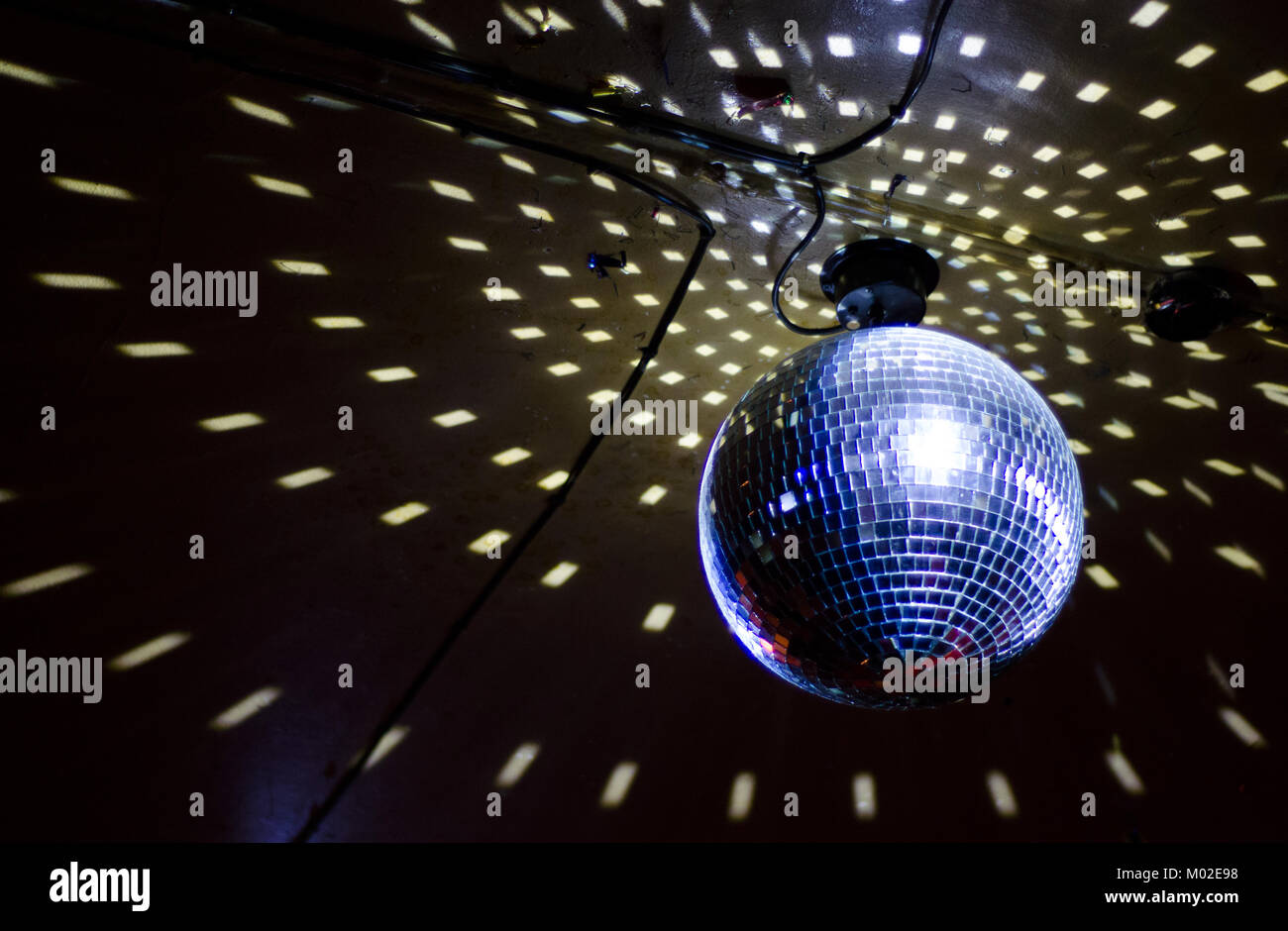 Dark room vintage mirror light hi-res stock photography and images - Alamy