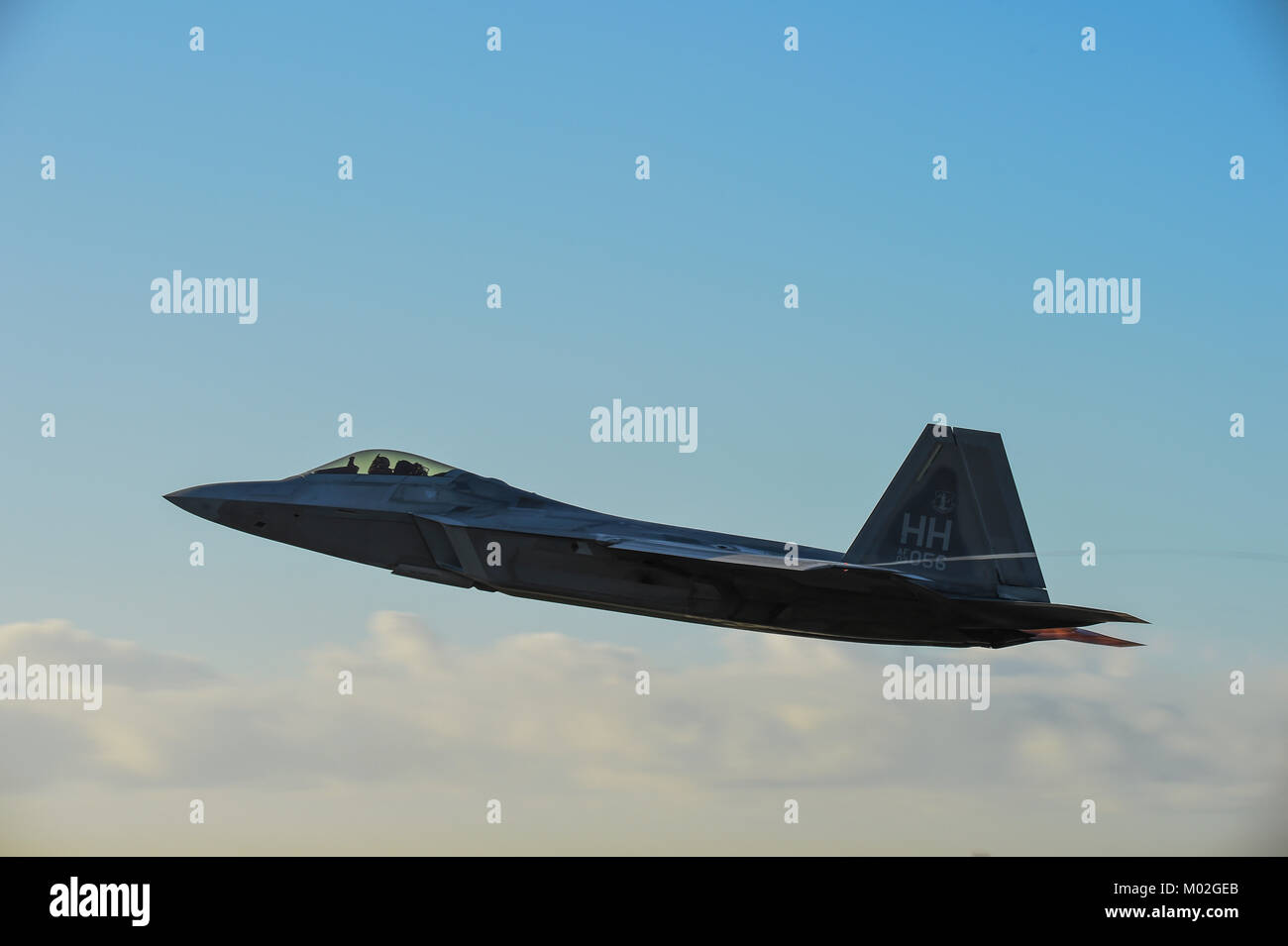 A U.S. Air Force F-22 Raptor from Hawaii Air National Guard’s 154th ...