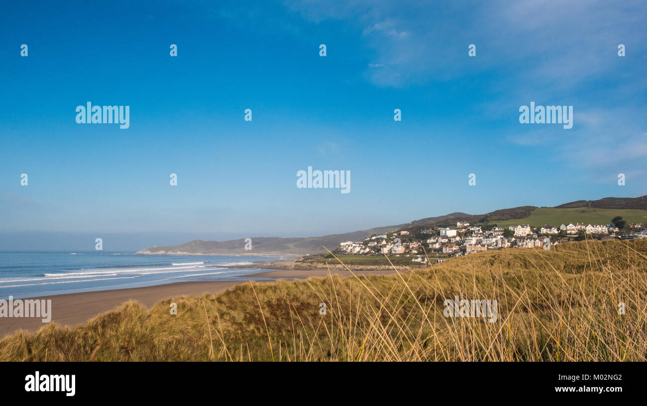 Winter sun and surf at Woolacombe beach North Devon UK Stock Photo - Alamy