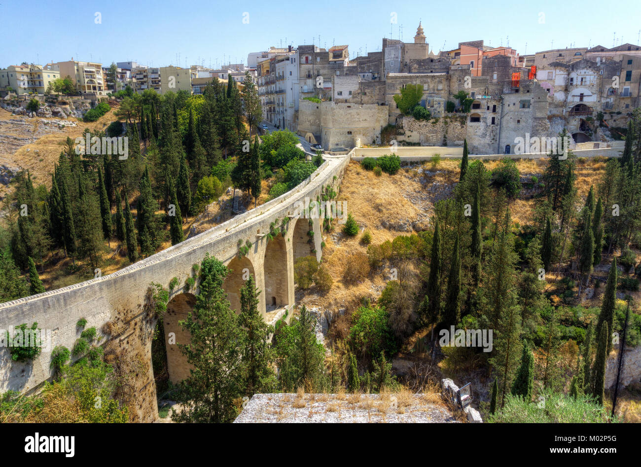 Apulia gravina in puglia bridge aqueduct hi-res stock photography and ...