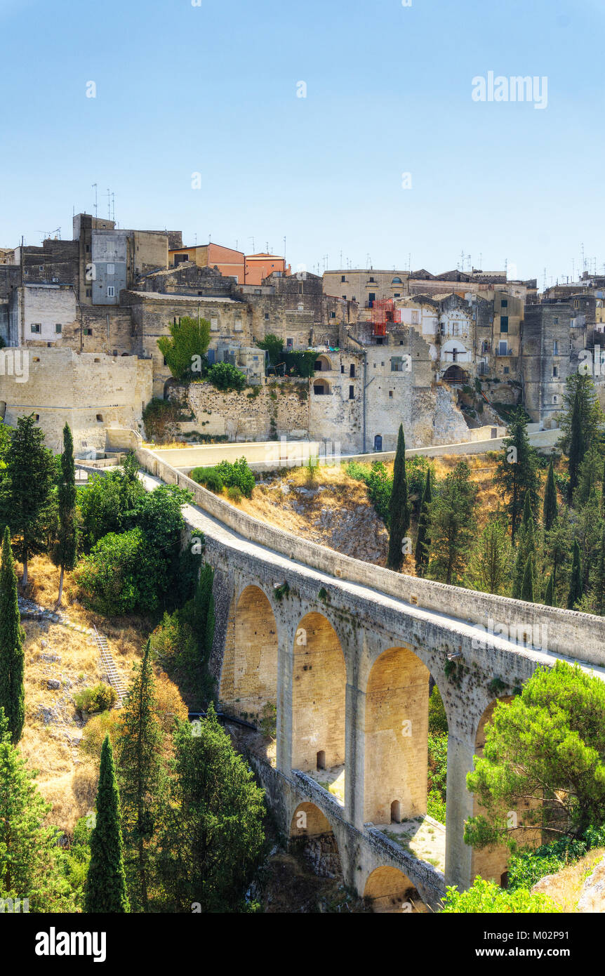 Apulia gravina in puglia bridge aqueduct hi-res stock photography and ...