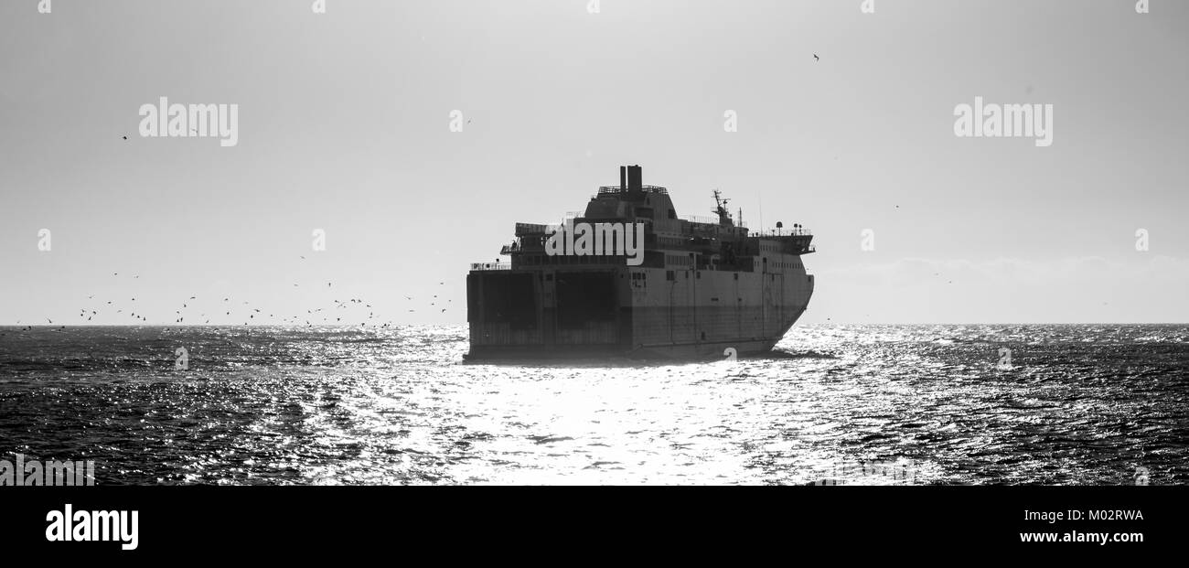 Transmanche Ferry heads out to sea Stock Photo - Alamy