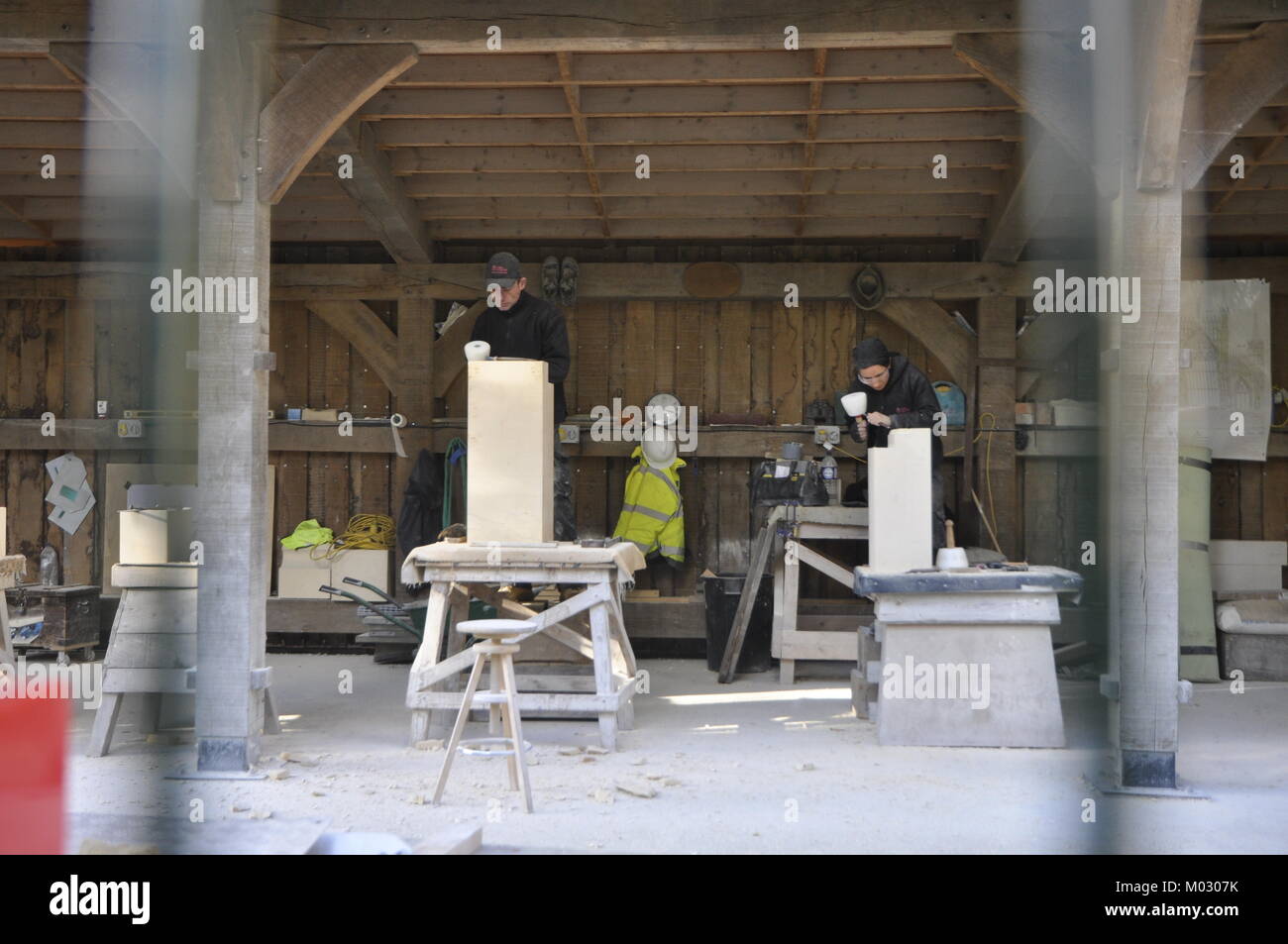 Masons working hi-res stock photography and images - Alamy
