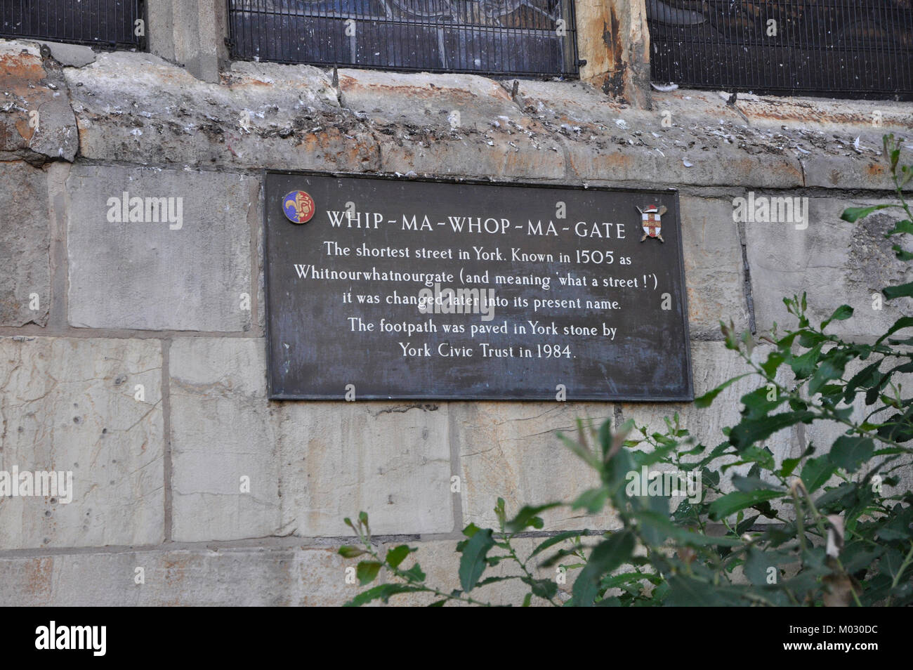 Gate plaque hi-res stock photography and images - Alamy