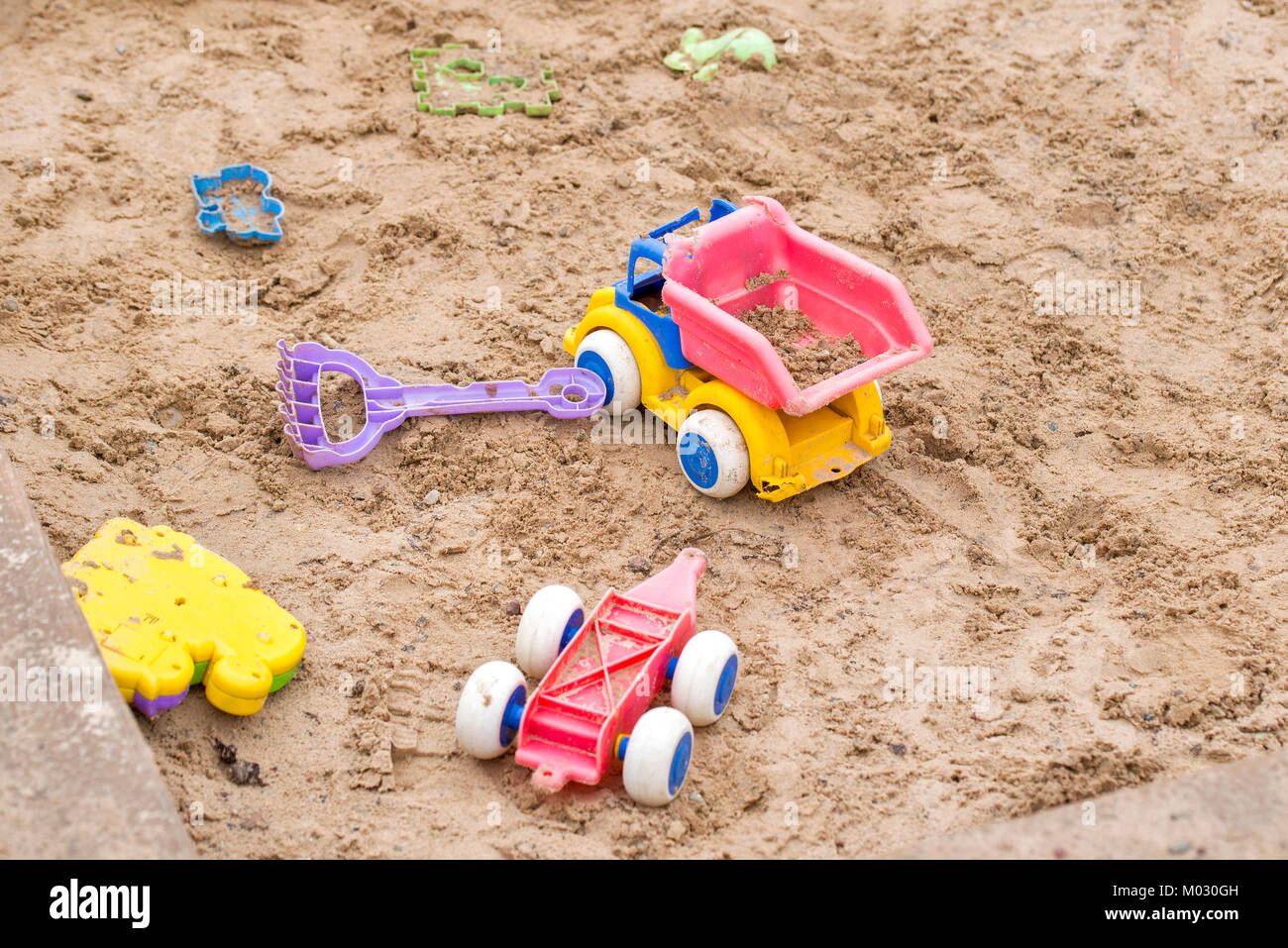 Children wooden sand box Stock Photo - Alamy