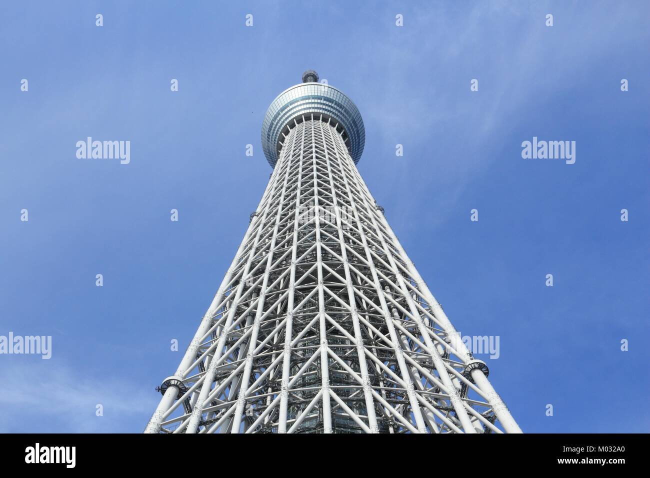 Earthquake proof building in japan hi-res stock photography and images ...