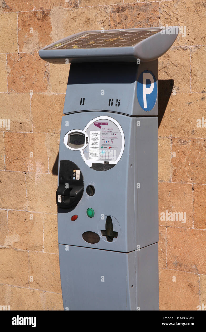 Solar powered street parking meter hi-res stock photography and images ...