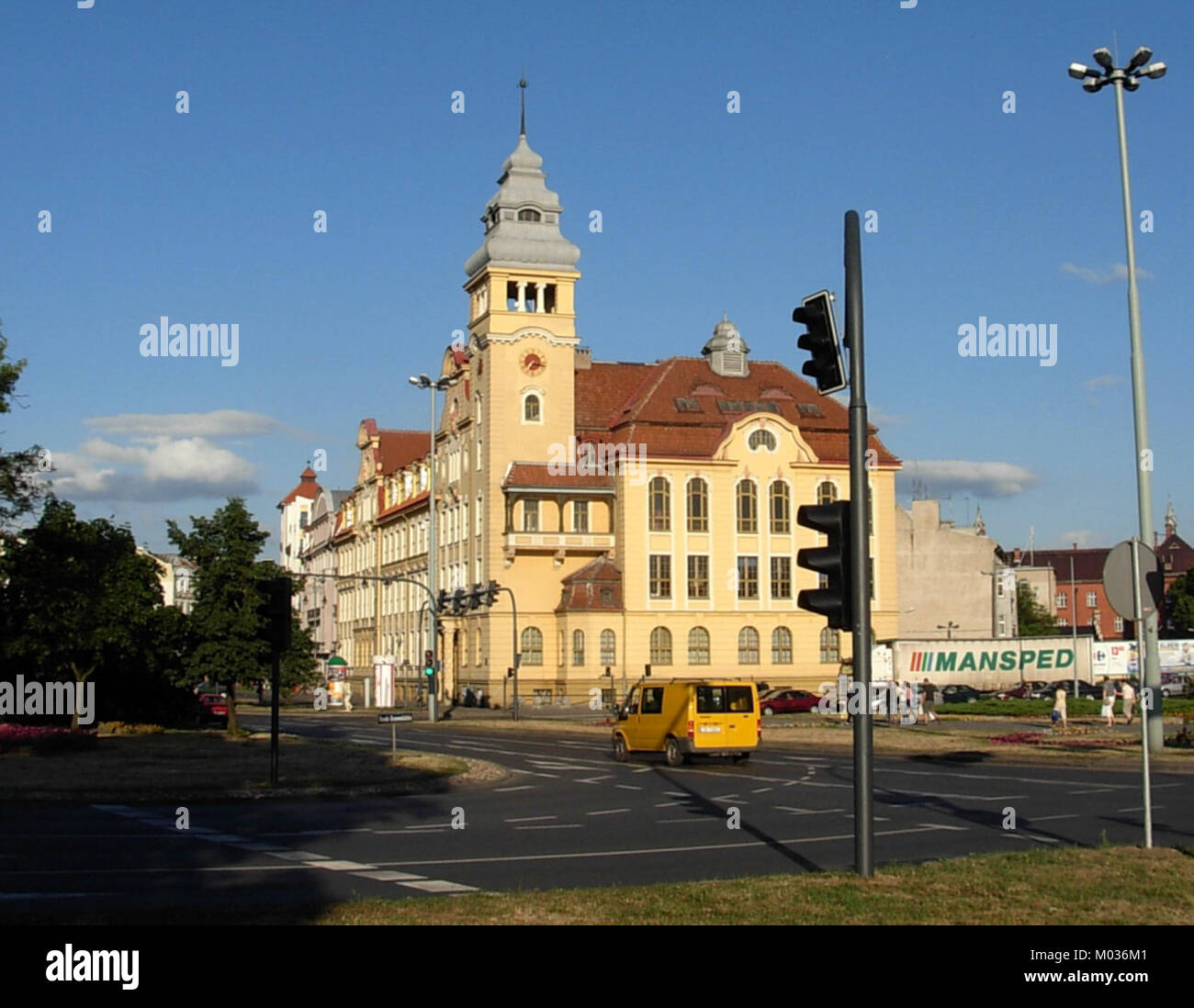 Building located near rondo hi-res stock photography and images - Alamy