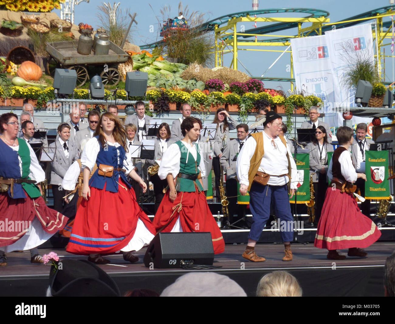 German traditional dance hi-res stock photography and images - Alamy