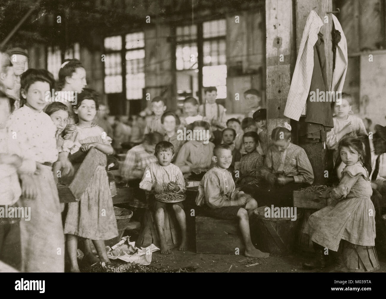 Child factory workers hi-res stock photography and images - Alamy