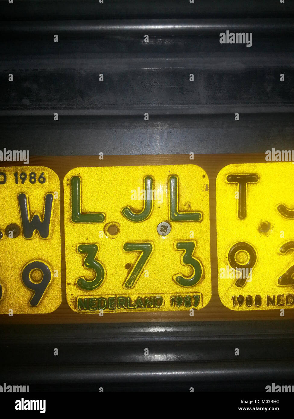 Bromfietsplaatje 1987 refers to a moped plate from 1987, likely issued ...