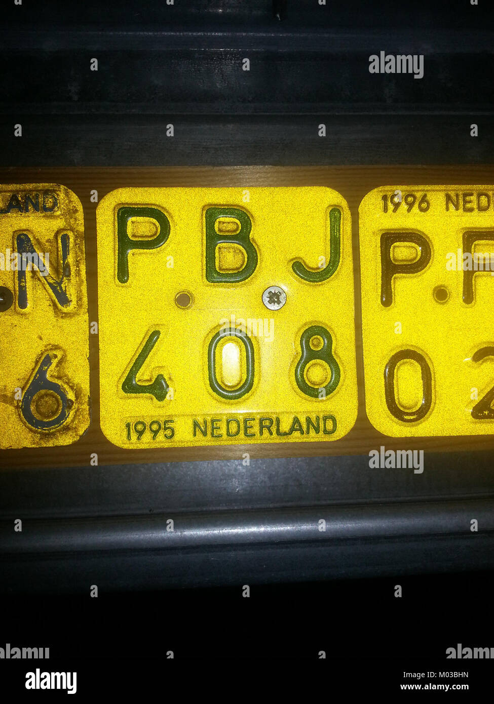 The 'Bromfietsplaatje' from 1995 is a license plate issued for mopeds ...