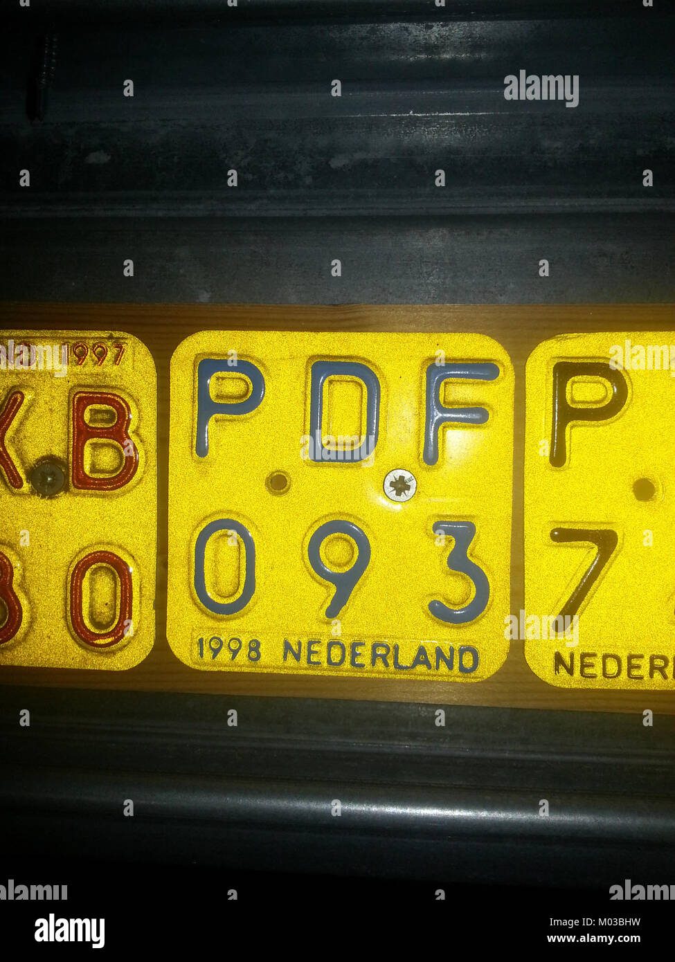 This image features a 1998 bromfietsplaatje, a collectible badge ...