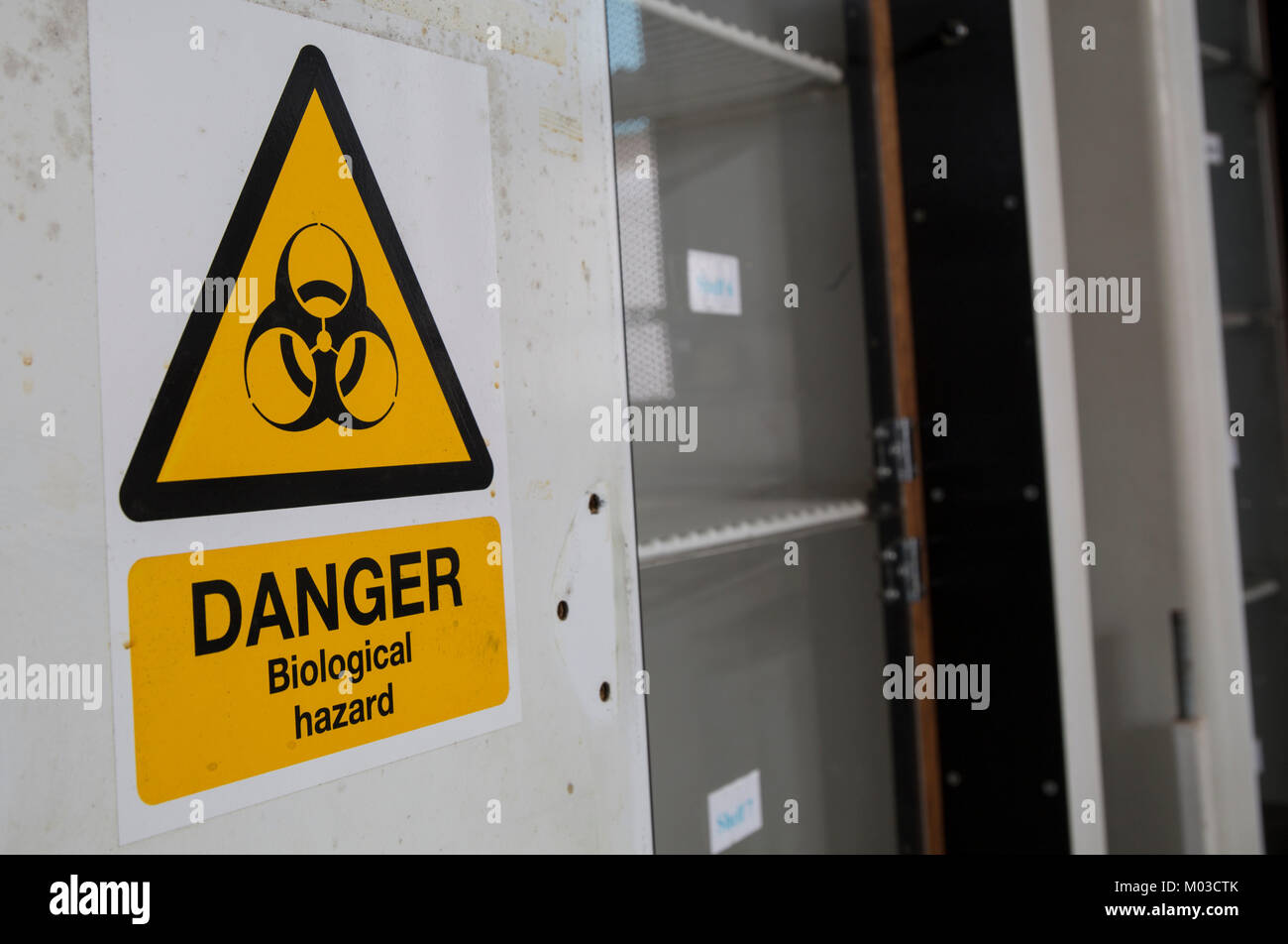 Dark broken buildings hi-res stock photography and images - Alamy