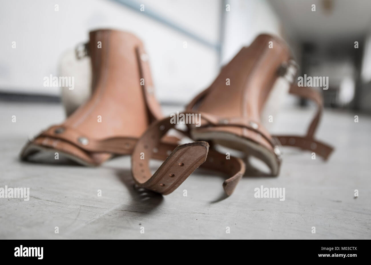 Dark broken buildings hi-res stock photography and images - Alamy