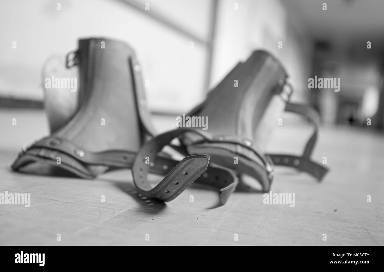 Dark broken buildings hi-res stock photography and images - Alamy