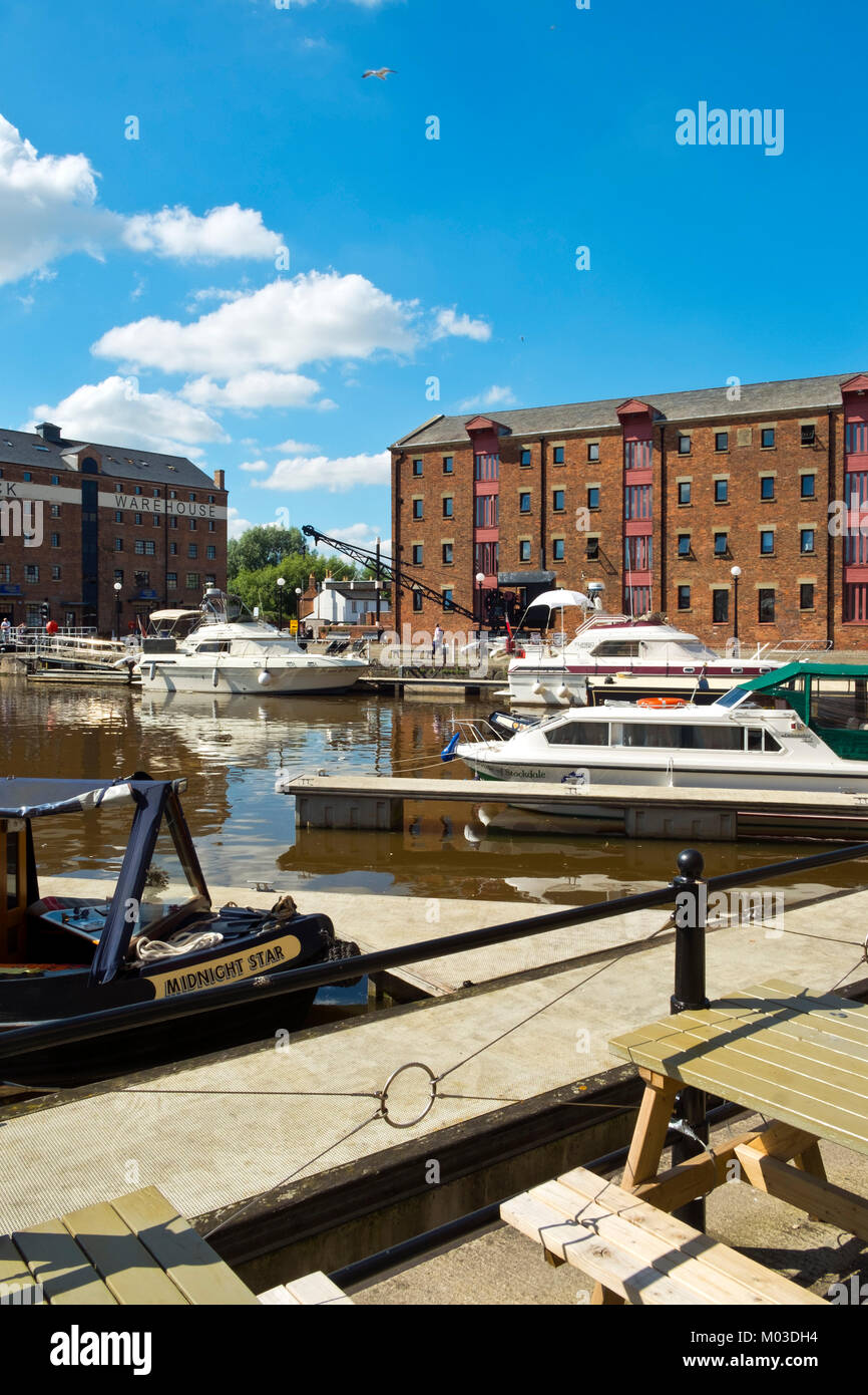 Gloucester docks historic dock hi-res stock photography and images - Alamy
