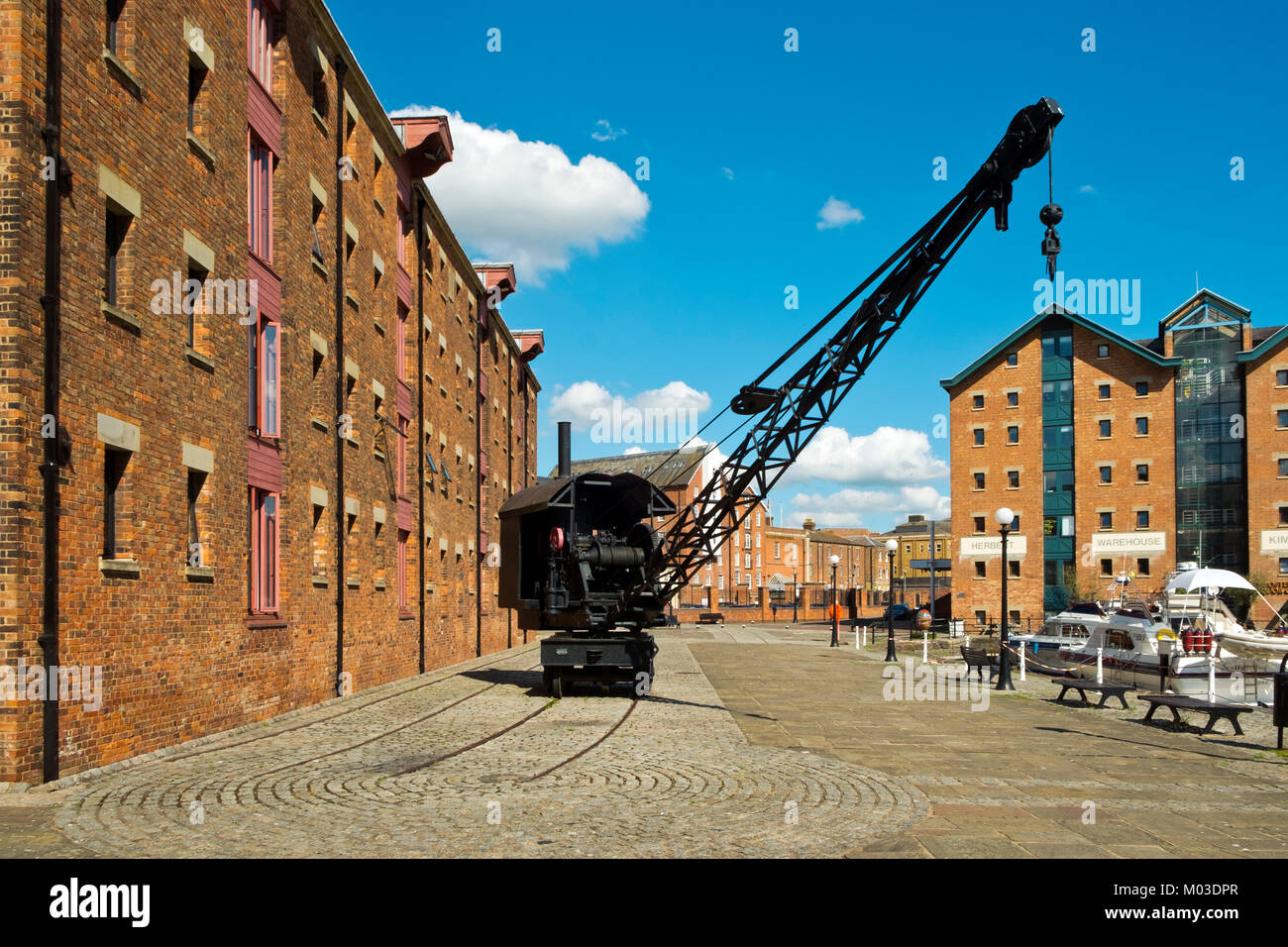 English docks hi-res stock photography and images - Alamy