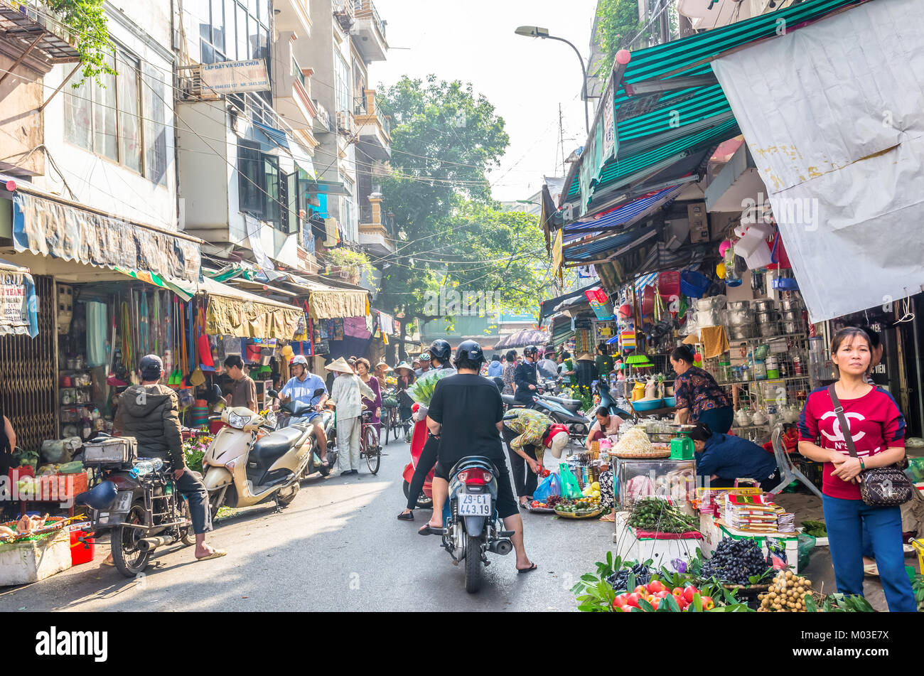 "Hanoi,Vietnam - Nov 2,2017 : Busy local daily life of the morning ...