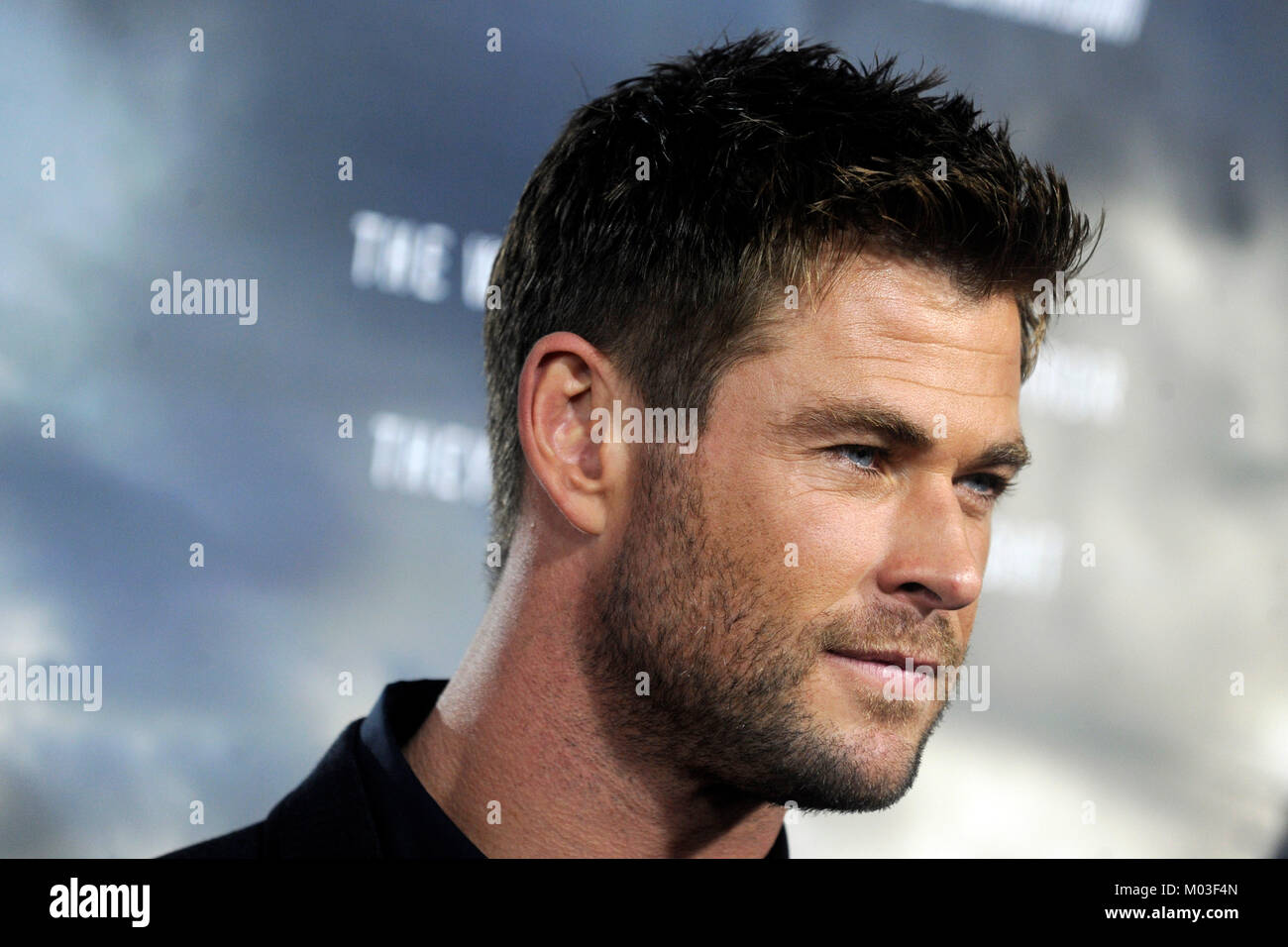 12 strong chris hemsworth hi-res stock photography and images - Alamy