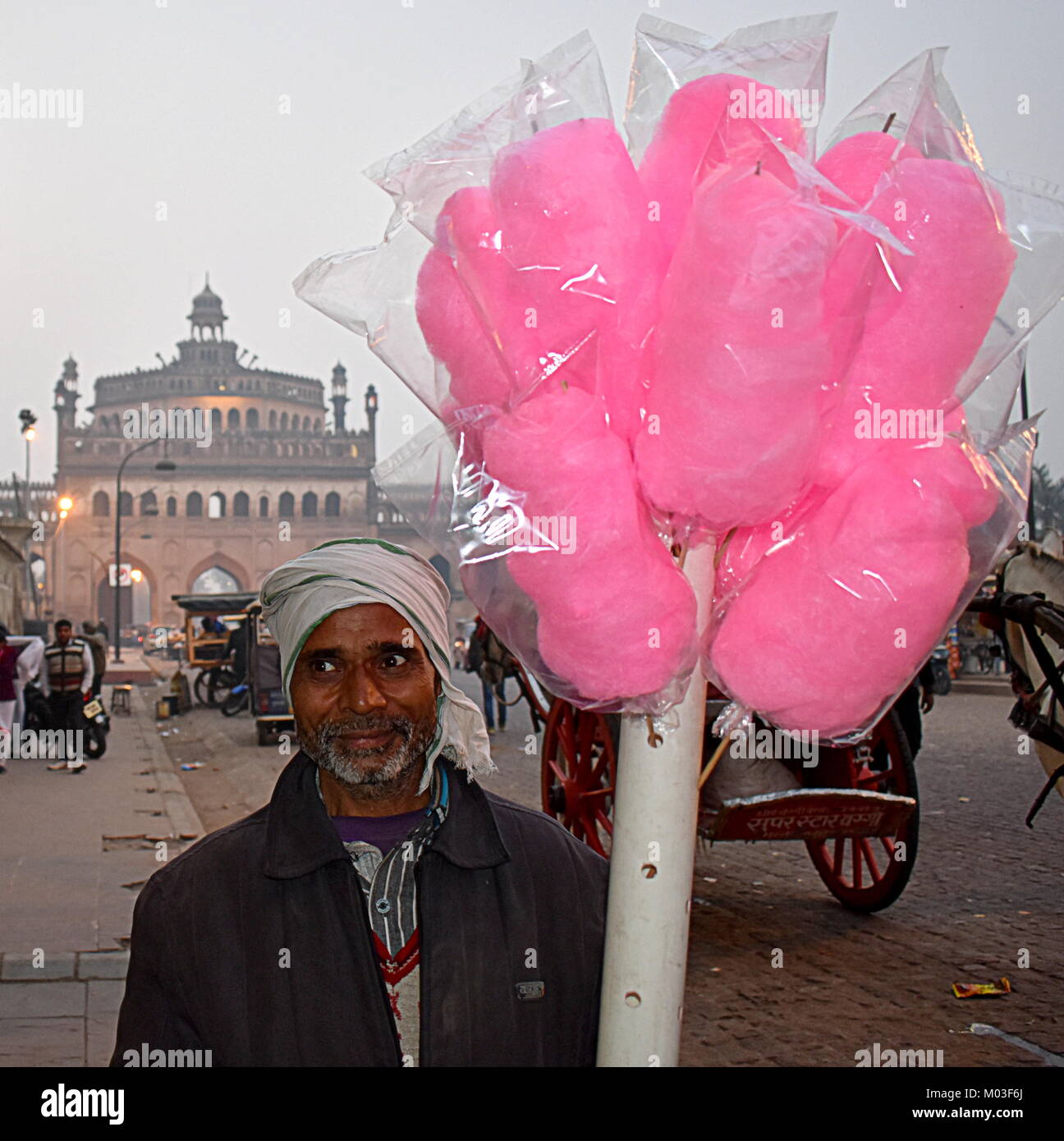 Hawker selling cotton candies Stock Photo - Alamy