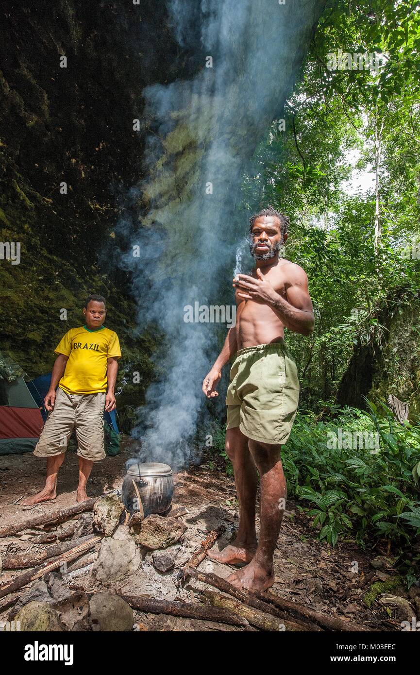 Cook island traditional dress hi-res stock photography and images - Alamy
