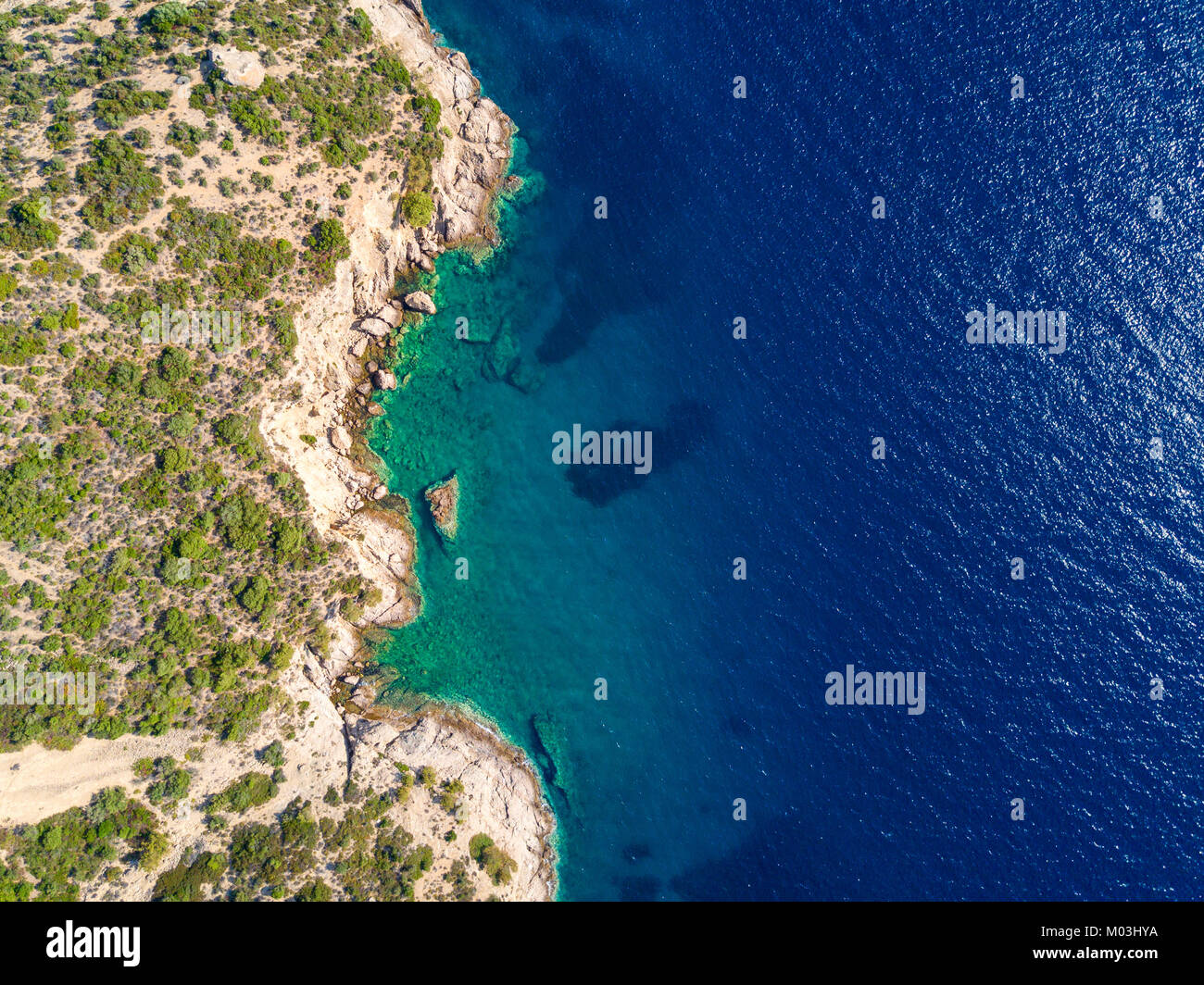 Top view seashore cliff hi-res stock photography and images - Alamy