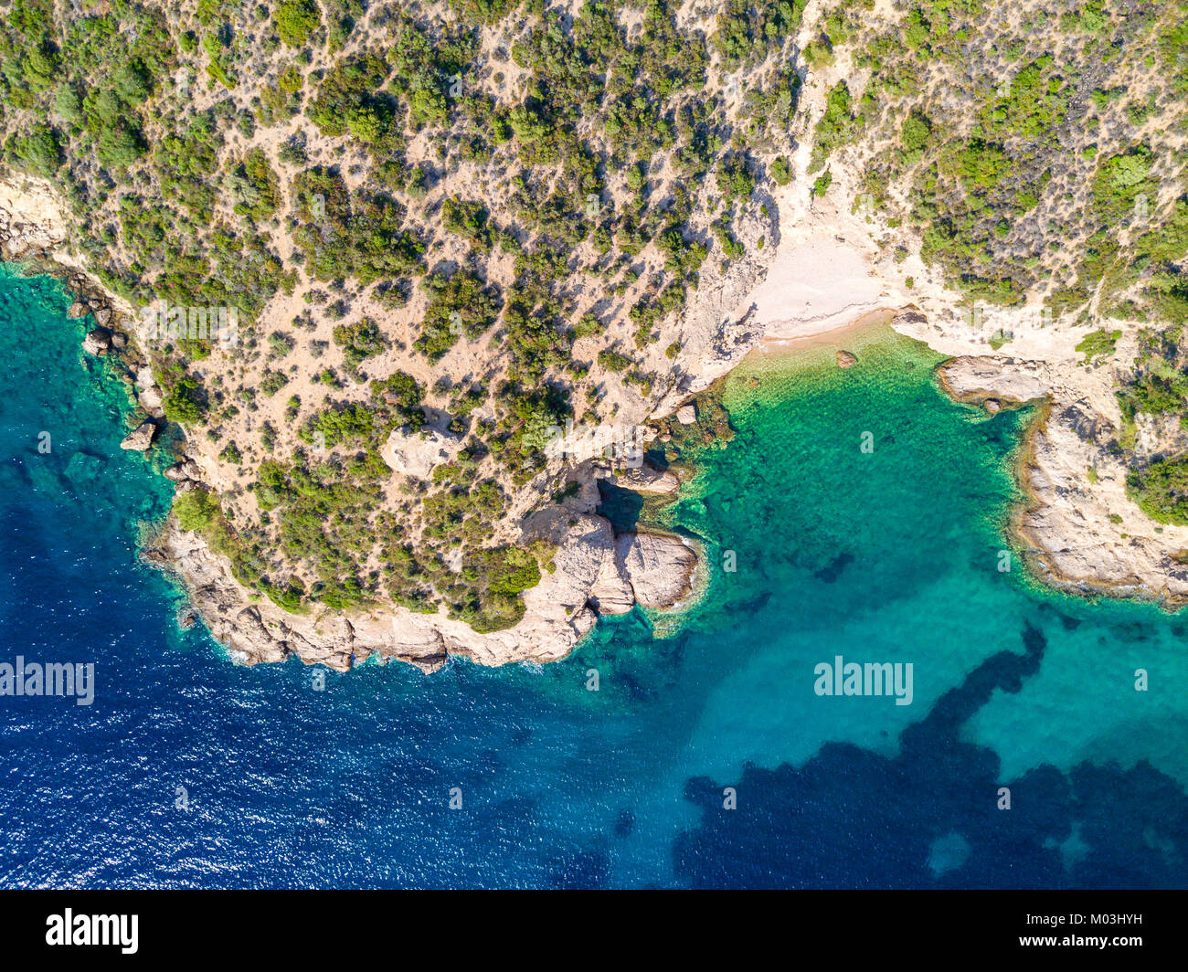 Top view seashore cliff hi-res stock photography and images - Alamy