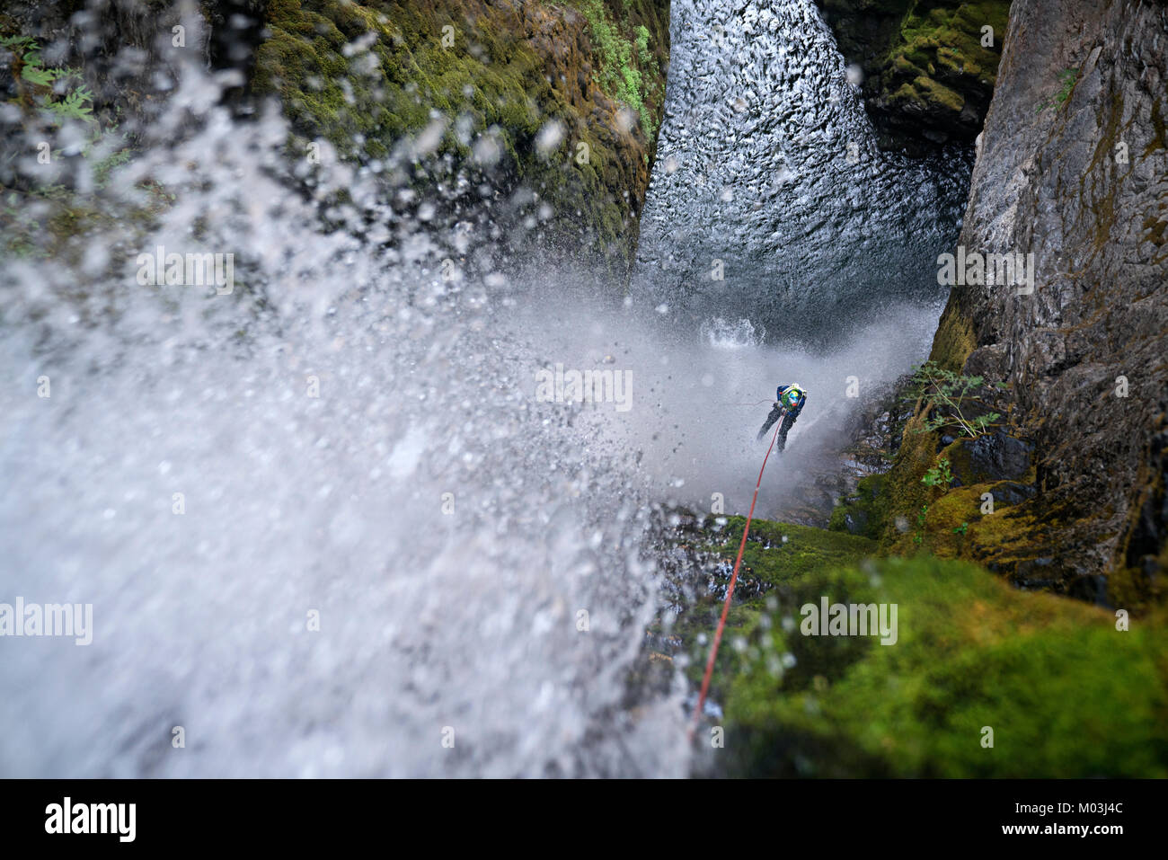 Rappelling anchor hi-res stock photography and images - Alamy