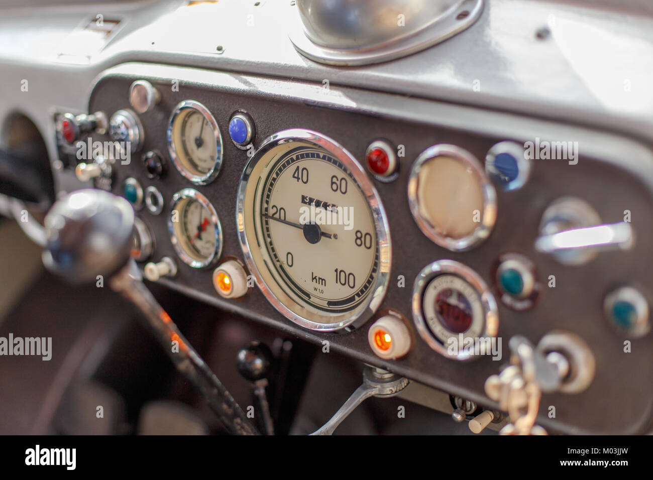 Dashboard of a vintage truck Stock Photo - Alamy