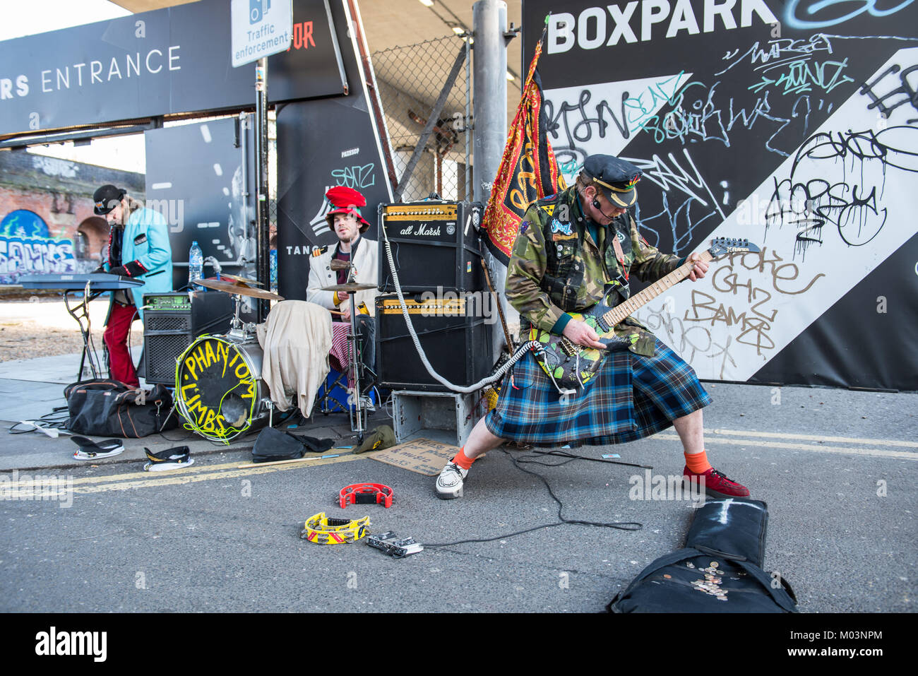 Rock band playing outside hi-res stock photography and images - Alamy