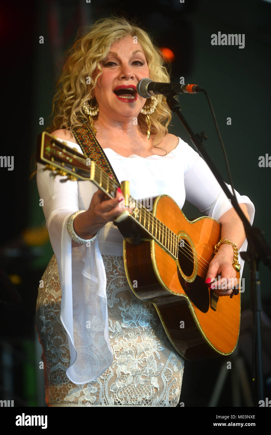 Stella parton 2016 hi-res stock photography and images - Alamy