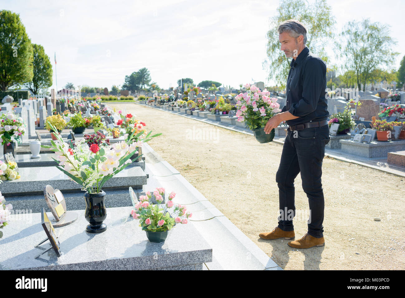 Funeral graveside hi-res stock photography and images - Alamy