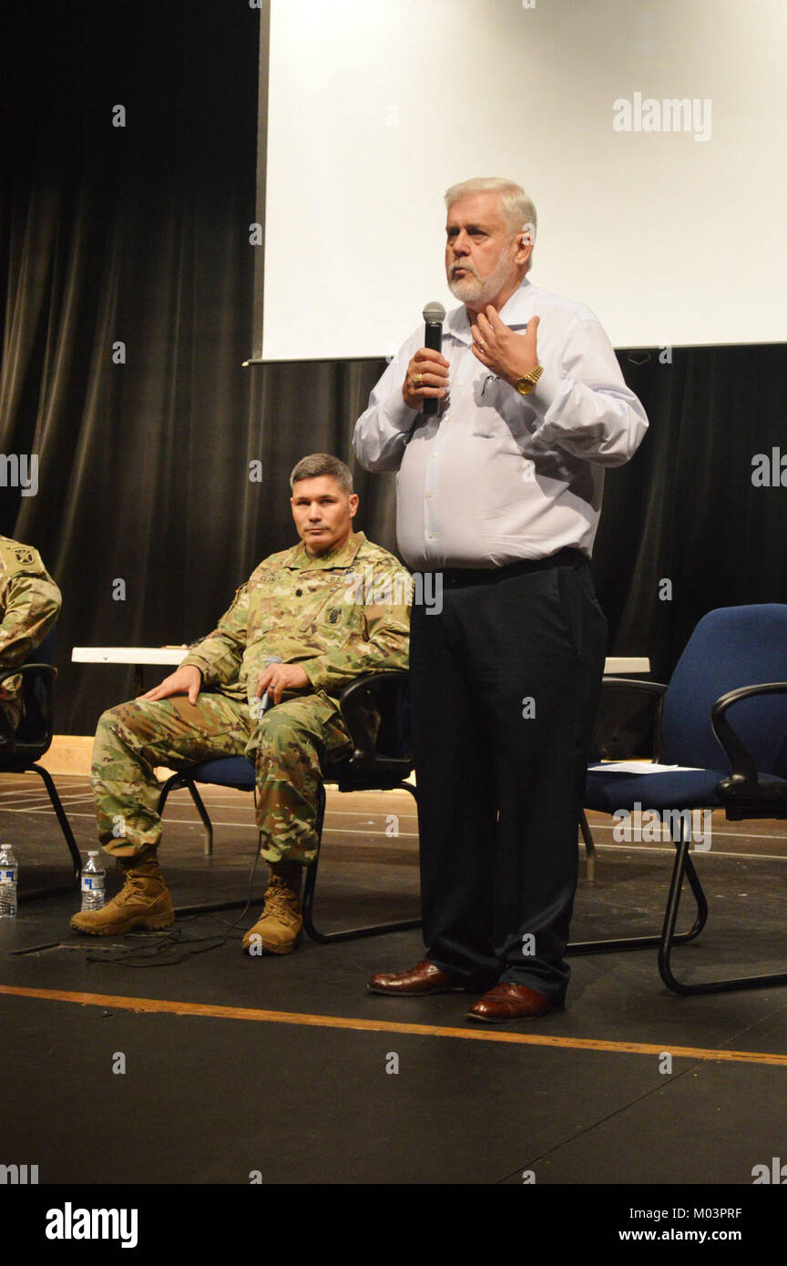 Glendale Mayor Jerry Weiers introduces himself to students at Apollo ...