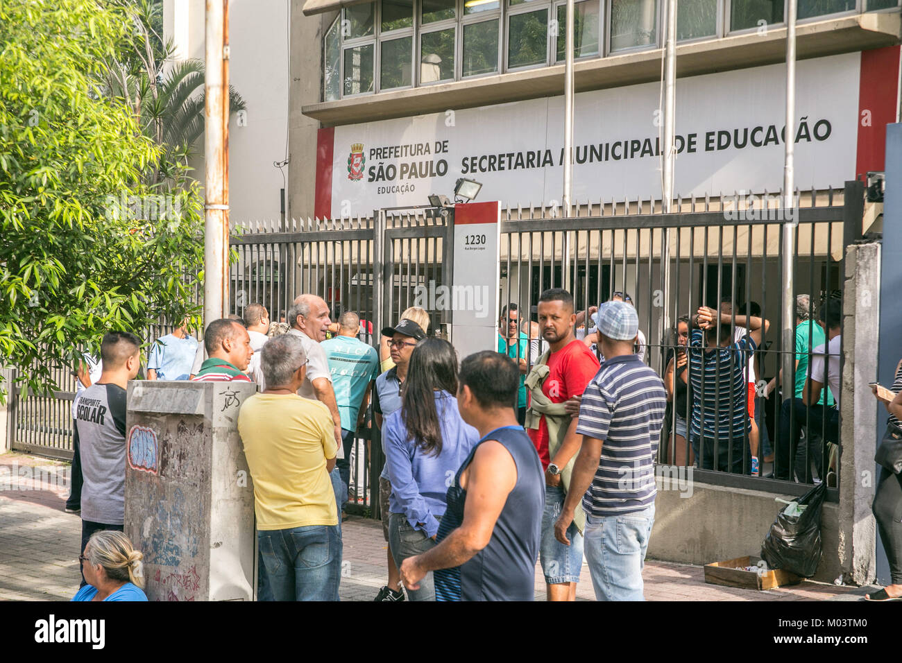 SÃO PAULO, SP - 18.01.2018: OCUPAÇÃO DA SECRETARIA DA EDUCAÇÃO EM SP ...