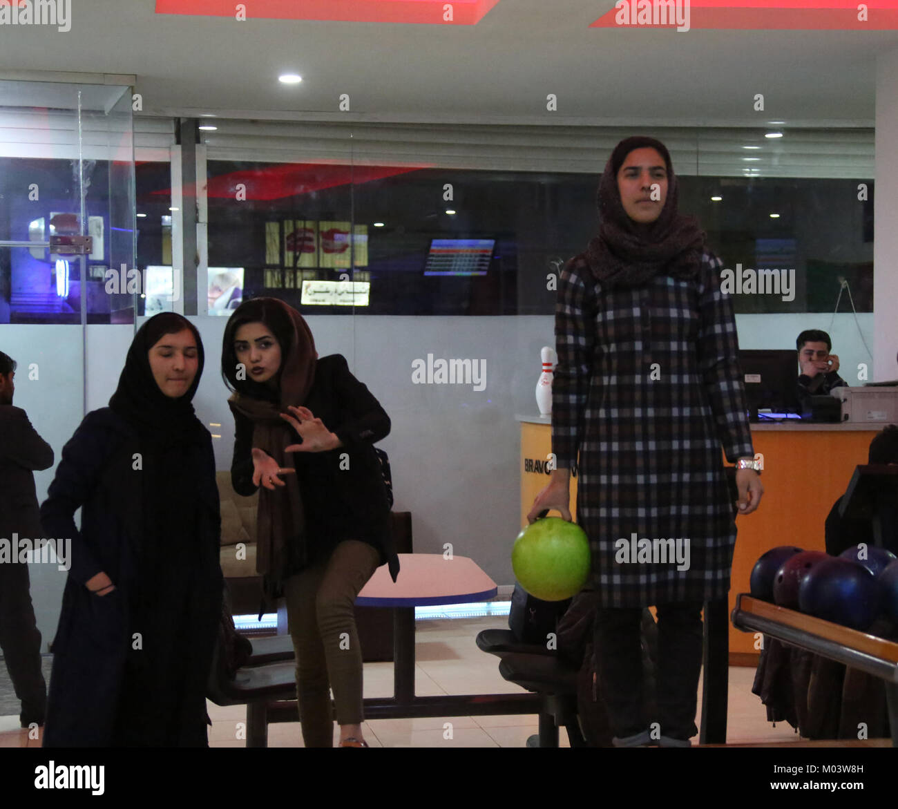 Afghan girls hi-res stock photography and images - Alamy