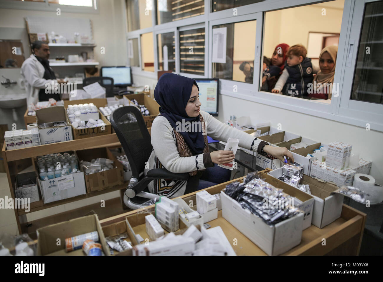 Gaza City, Gaza. 18th Jan, 2018. Palestinian patients receive ...