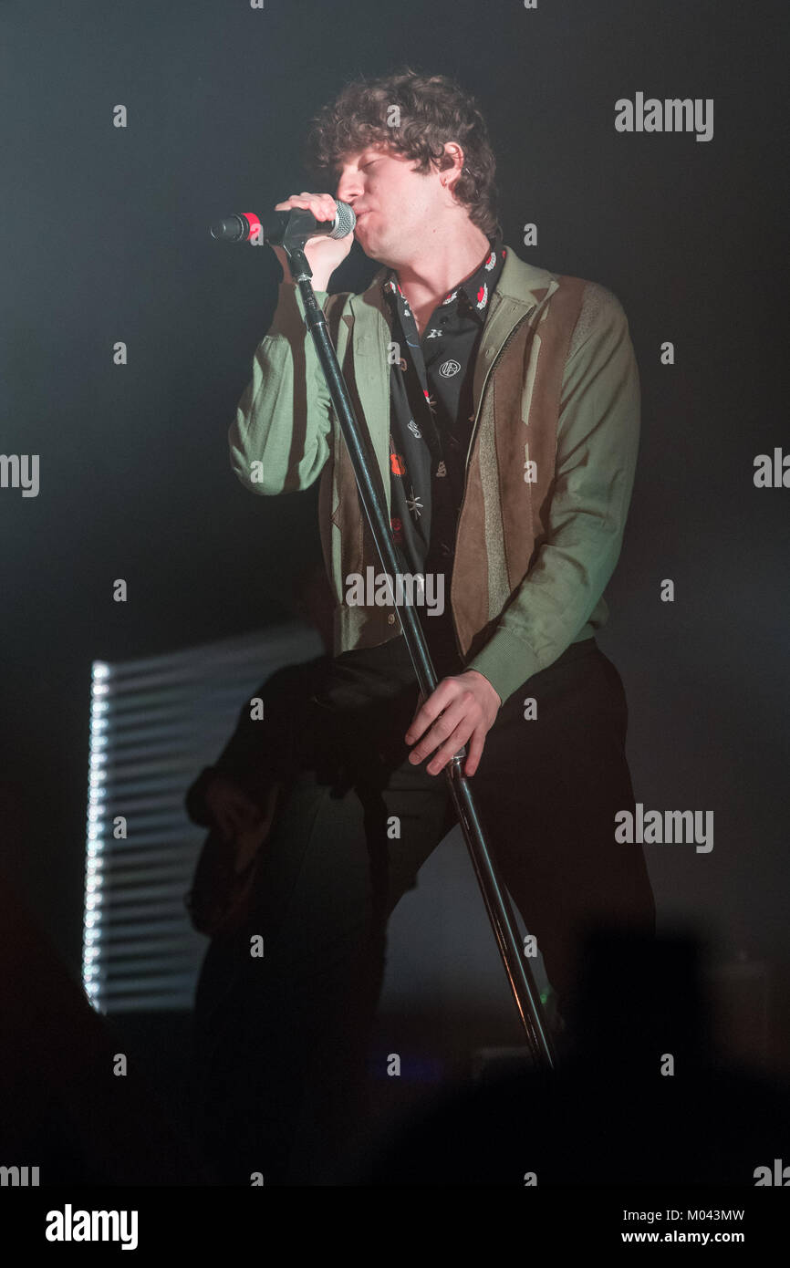 Lead singer luke pritchard hi-res stock photography and images - Alamy