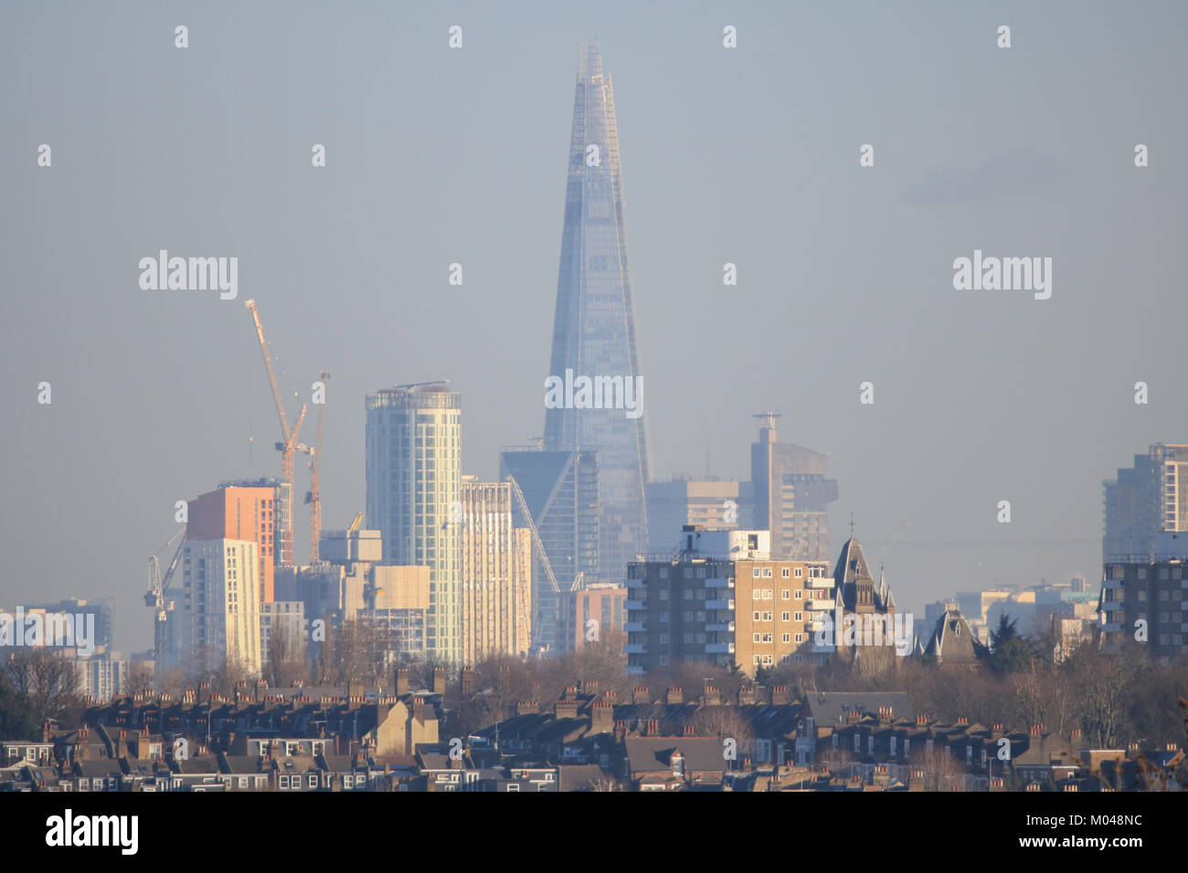 Clear winter morning city of london hi-res stock photography and images ...